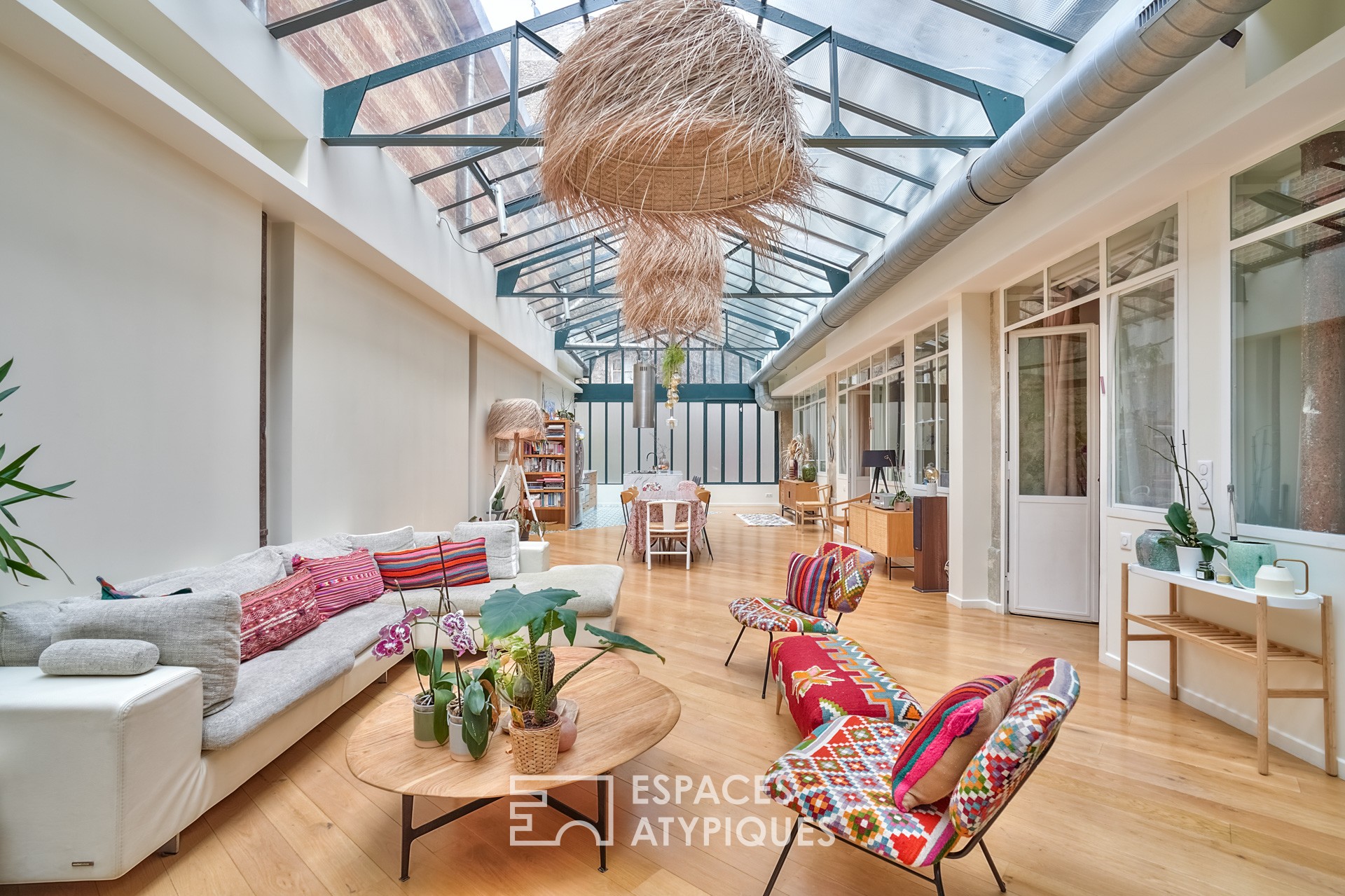 Loft with closed patio à Paris réf. 1495 - Espaces Atypiques Repérage